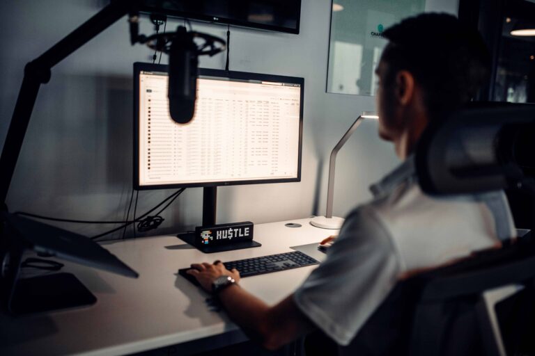 [Solved] Fifine Microphone Not Working? Here Are the Fixes! - Techactiv
