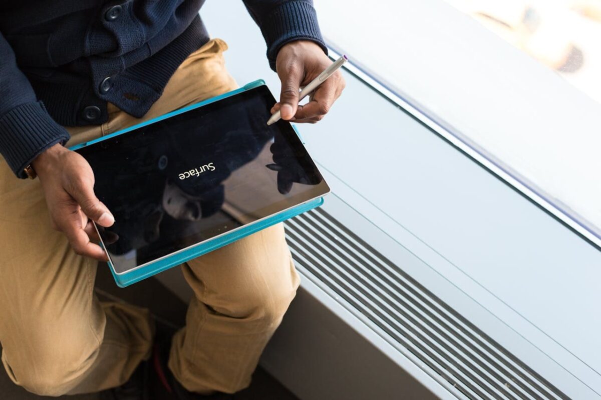 Microsoft Surface Black Screen After Update (6 Ways to Fix it) - Techactiv