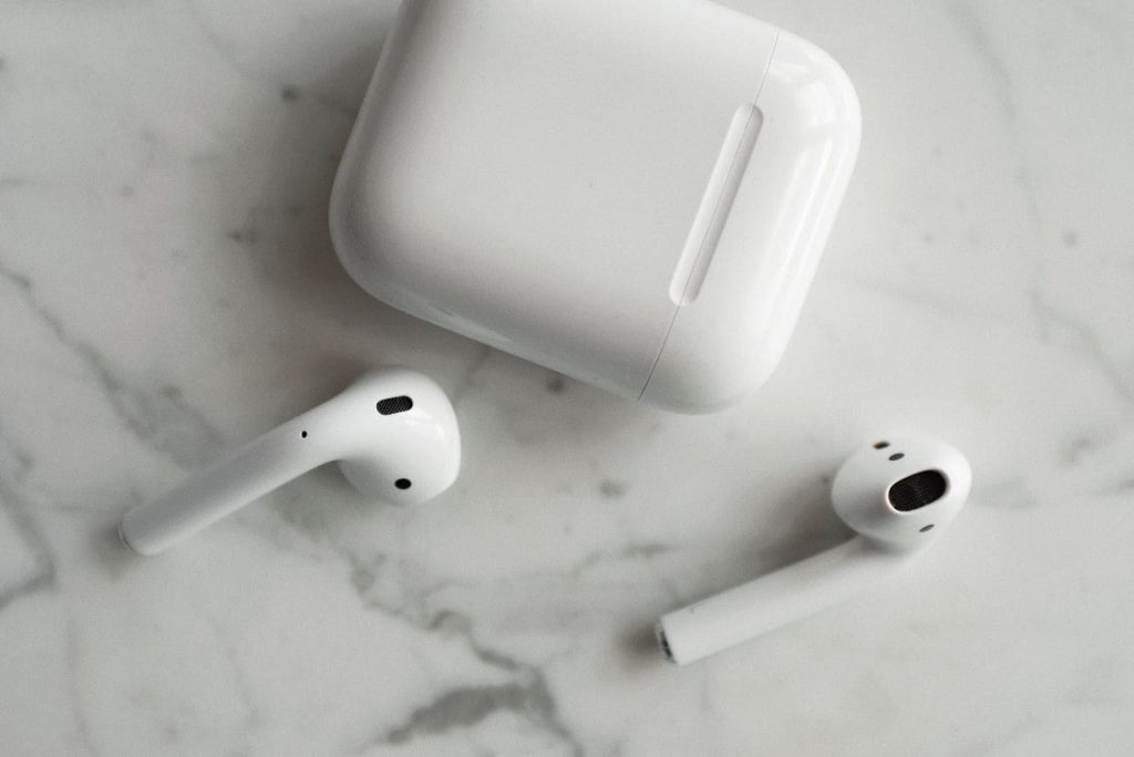 Earbuds Microphone Not Working (Here’s the Quick Fix Guide) - Techactiv